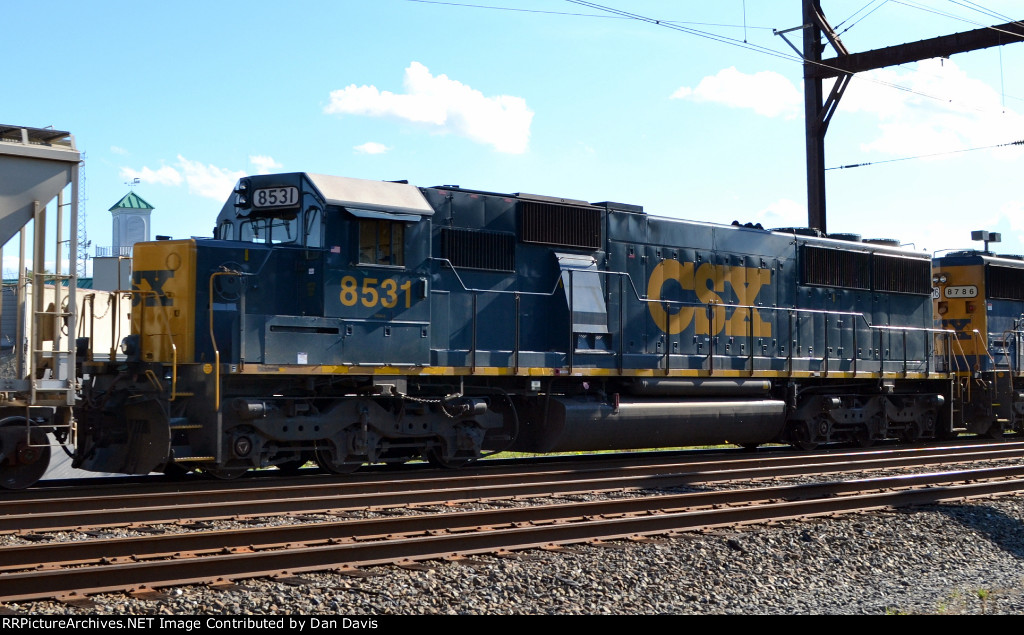 CSX SD50-2 8531 trails on Q439-09